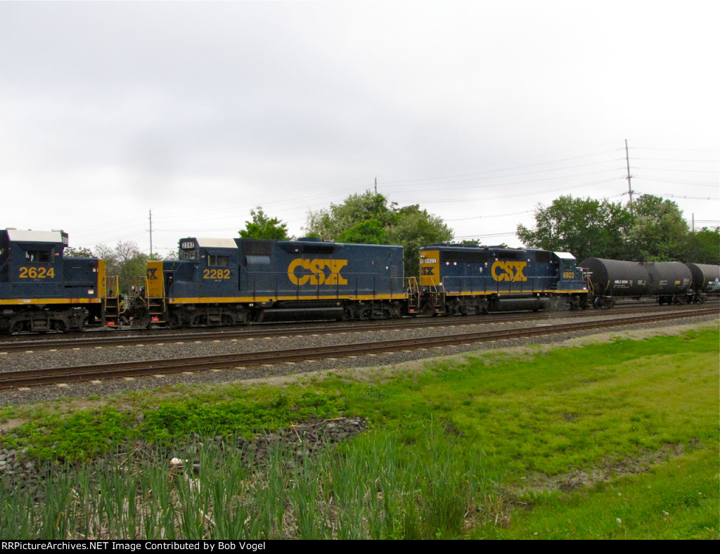 CSX 2282 and 6922